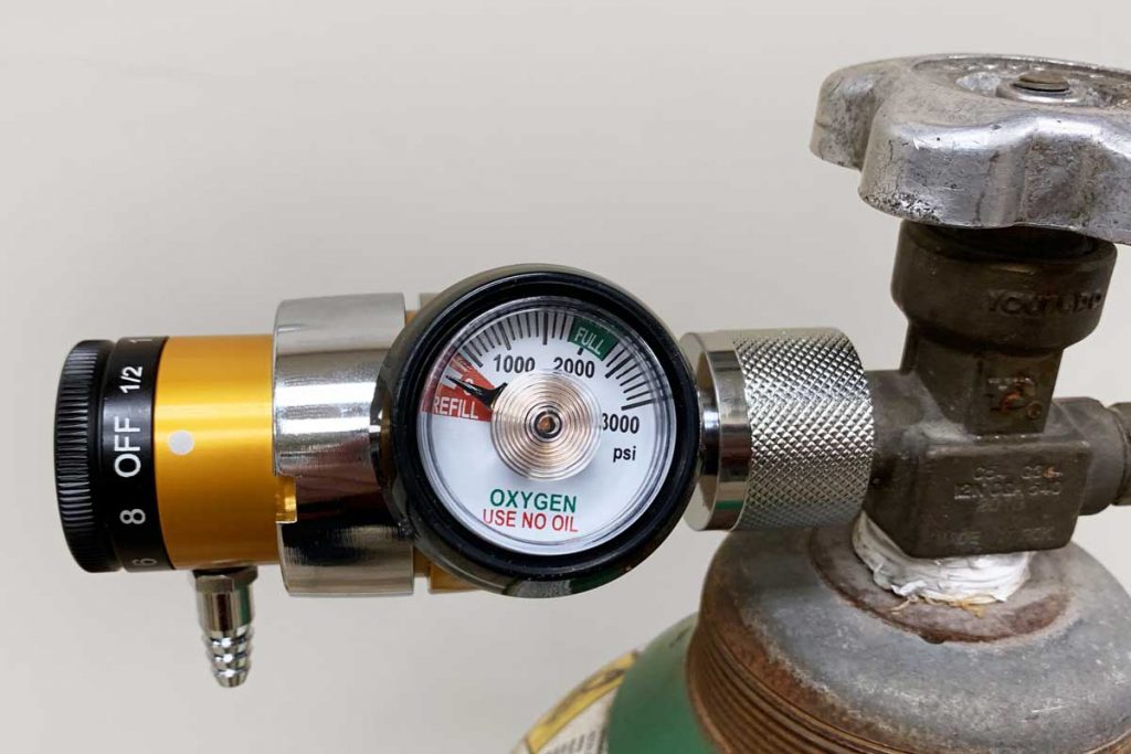 EZ-220CL is a compact oxygen flow regulator - “click” style flow meter